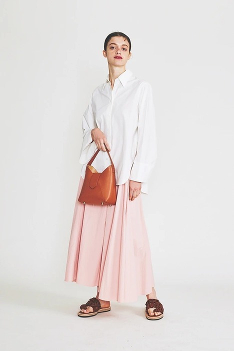 定番色全般に似合う「キレイな色のスカート」派手じゃないけど「地味でもない」ちょうどいい着回し方 (GISELe) - Yahoo!ニュース