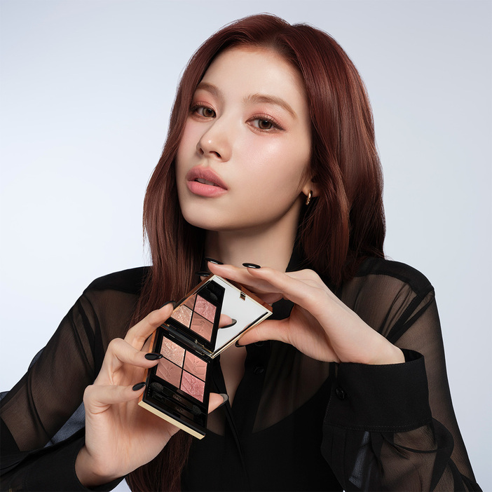 TWICEサナが「YSL」の 新作“クチュール ミニ クラッチ”をまとったビジュアルを公開 (WWDJAPAN.com) - Yahoo!ニュース