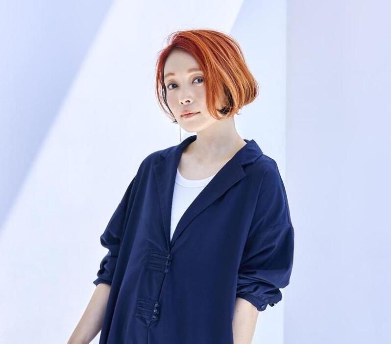 【40代、50代のヘア】鮮やかなオレンジが目を引くアンブレラカラーで、おしゃれ髪のオーラが炸裂！ (OurAge) - Yahoo!ニュース