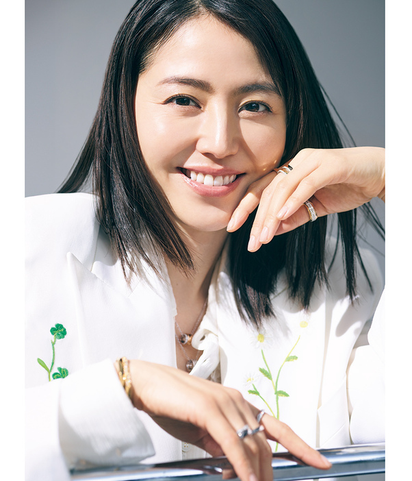 【長澤まさみさん】圧倒的な存在感としなやかな美しさをつくる心がけ｜STORY (magacol) - Yahoo!ニュース