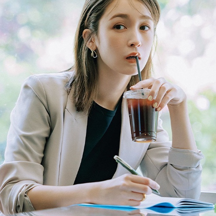 【涼しい通勤服9選】オシャレだから着たい『UVカット服』の大正解｜CLASSY. (magacol) - Yahoo!ニュース