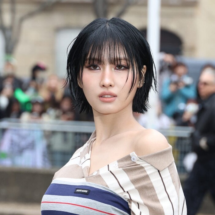 TWICE モモが「口ピアス」姿を公開！ クールな美しさにファンからは絶賛の声 (25ans（ヴァンサンカン）) - Yahoo!ニュース