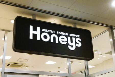 夏にうれしいUVカット＆速乾ドライ！ハニーズ「クロップド丈パンツ」足首スッキリ＆美脚見えも叶えてくれそう (LIMO) - Yahoo!ニュース