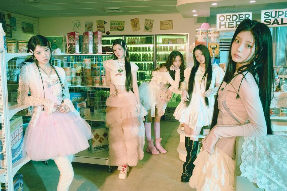 ILLIT、日本1stシングル「時よ止まれ」コンセプトフォトのNight Outバージョンを公開 (Kstyle) - Yahoo!ニュース