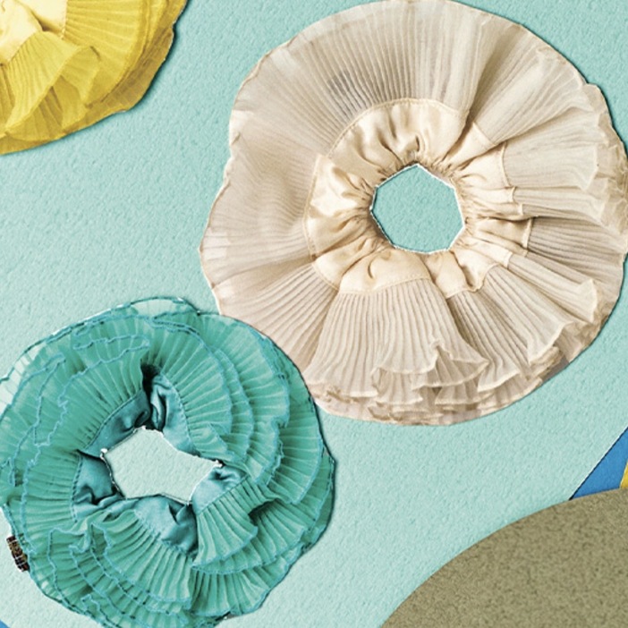 秒でオシャレ髪になれる【今どきシュシュ】6選！ラフに結ぶだけでOK｜VERY (magacol) - Yahoo!ニュース