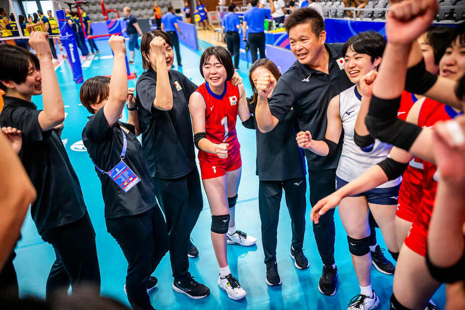 【バレー】U19女子日本代表が世界選手権から帰国 「人生初」キャプテンを務めきった結束美南 (月刊バレーボール) - Yahoo!ニュース