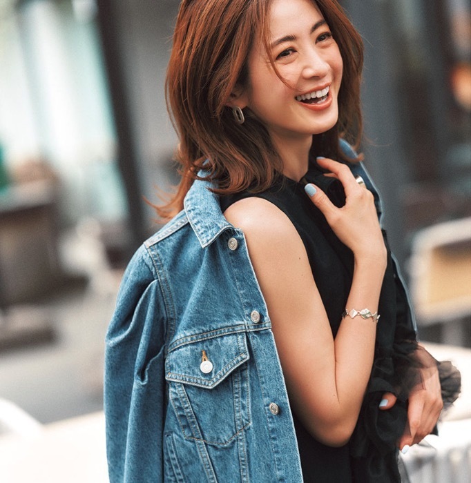 黒ワンピ【3選】脱ご近所感！簡単なのに即オシャレ｜STORY (magacol) - Yahoo!ニュース