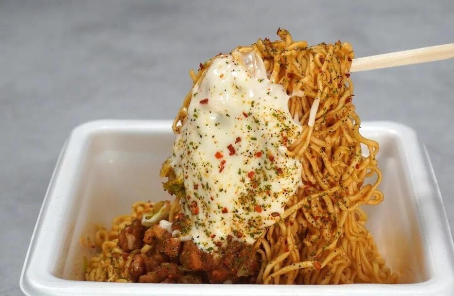 「このカップ焼きそば、マジで激うま」甘みとコクの深みにハマる…！“鳥風味のカップ麺”ベスト3杯【1位は甘さと酸味と鶏肉のコクが強力すぎ】 (MonoMax Web) - Yahoo!ニュース