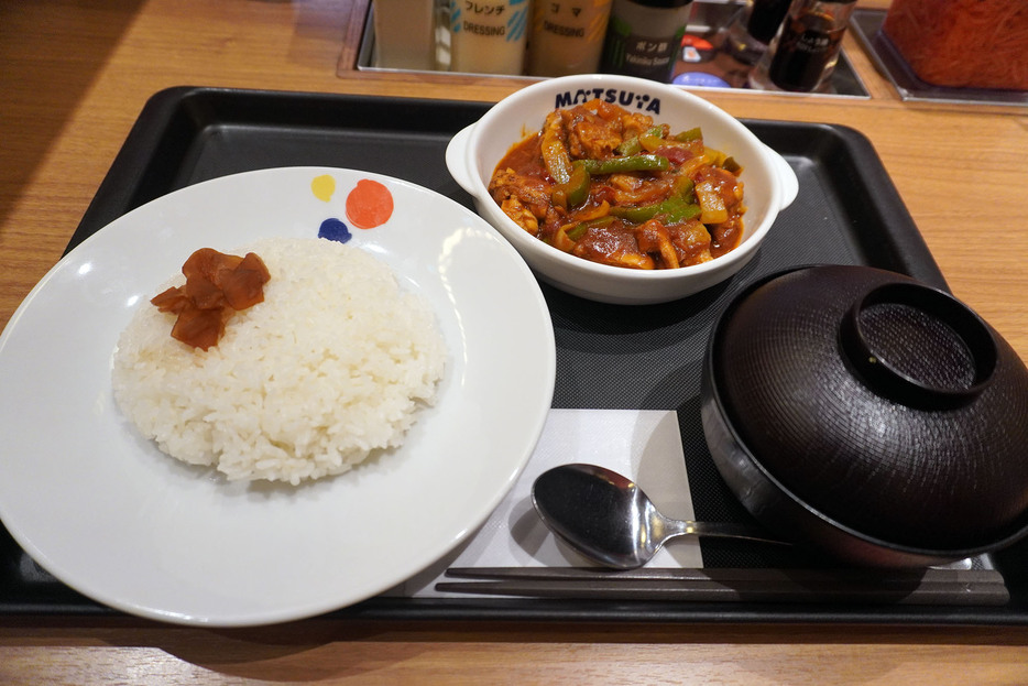 松屋「デビルチキン」本格発売 スリランカ次期大使が一日店長に (食品新聞) - Yahoo!ニュース