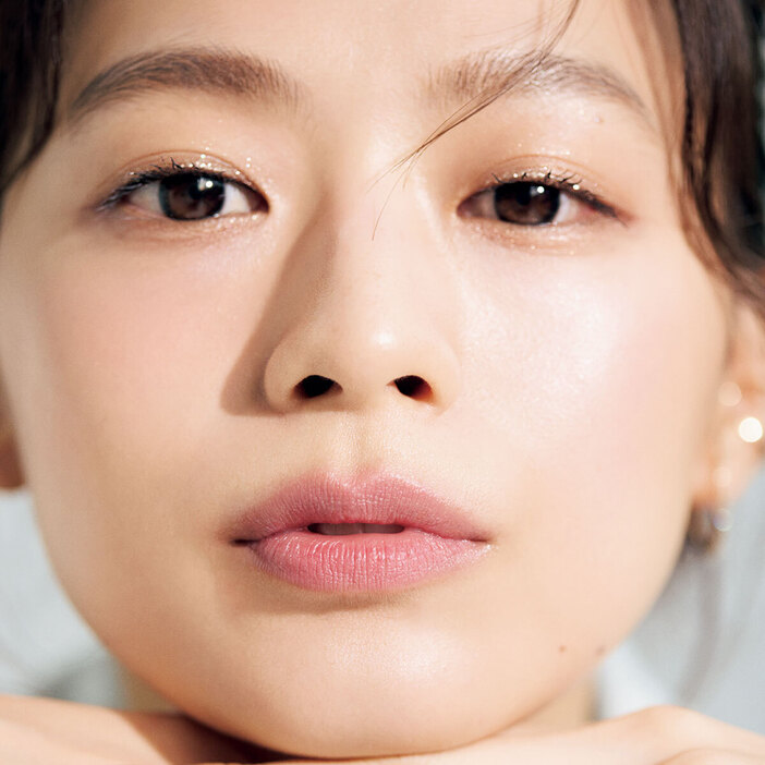 人気ヘアメイクさんが直伝！夏こそ『コンサバ顔』がモテる｜CLASSY. (magacol) - Yahoo!ニュース