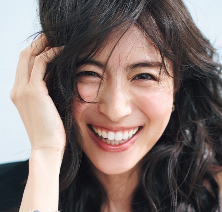 【VERY表紙モデル・笹川友里さん】仕事に育児に“走り続ける”素顔に密着！｜VERY (magacol) - Yahoo!ニュース