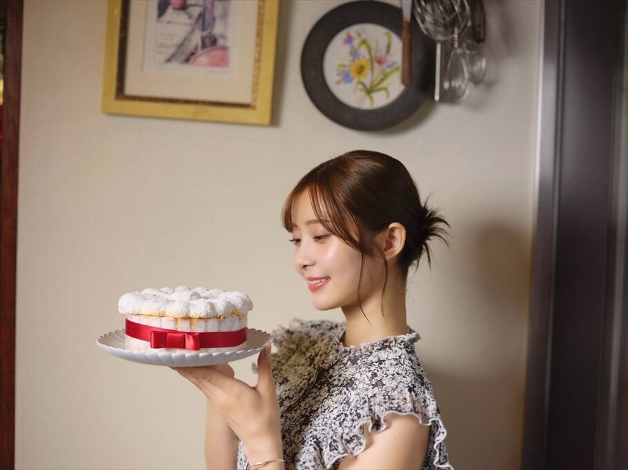 名店のパティシエが教える。モデル・松川星さんが学ぶ正しいフランス菓子 vol.12|「シャルロット」 (ufu.) - Yahoo!ニュース