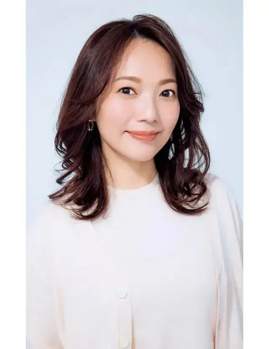 【50代髪型人気ランキングTOP5】根元白髪も自然にカバー！夏の人気ヘアスタイル (Web eclat) - Yahoo!ニュース