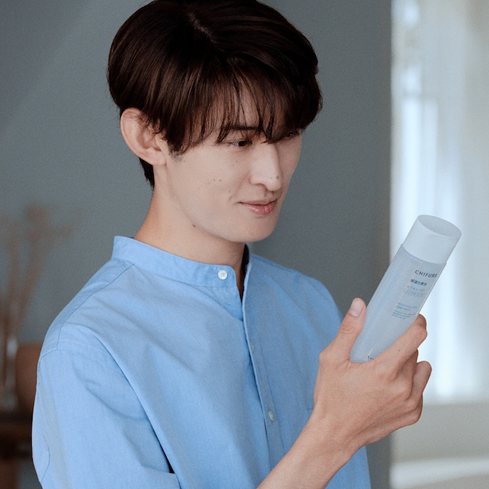 Snow Man向井康二を起用した「ちふれ」の新ウェブCMが公開 フォトグラファーとしての一面を披露 (WWDJAPAN.com) - Yahoo!ニュース