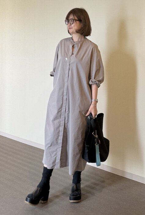 50代「無印良品のシャツワンピース」着まわしコーデ3つ。体形カバー＆高見えのコツも解説 (ESSE-online) - Yahoo!ニュース