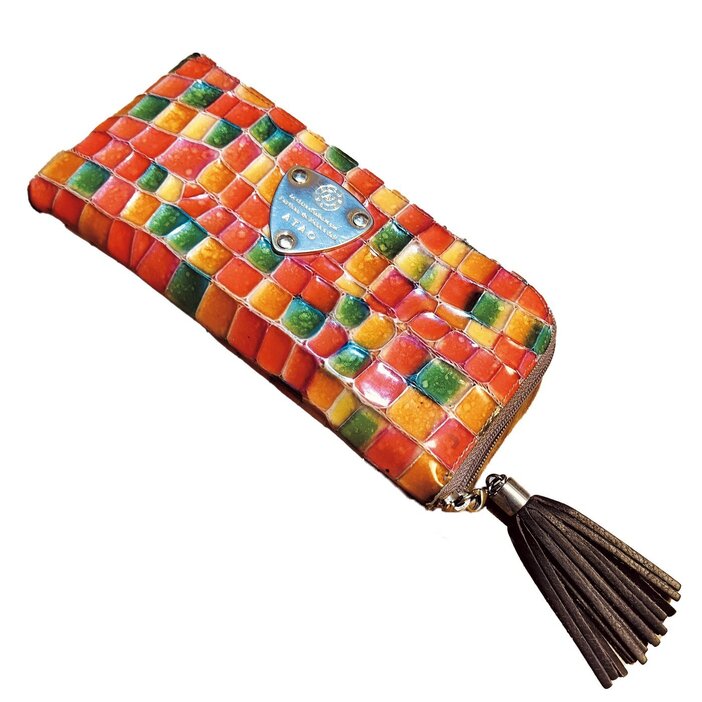 50代、資産3000万円の人が「3つの財布」を使うワケ。持ち歩くのは1つだけ (ESSE-online) - Yahoo!ニュース