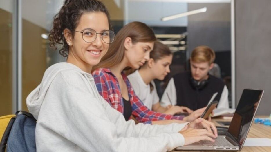 トランプ政権下の排他性が日本に好機をもたらす!? IT人材獲得の可能性 (RKB毎日放送) - Yahoo!ニュース