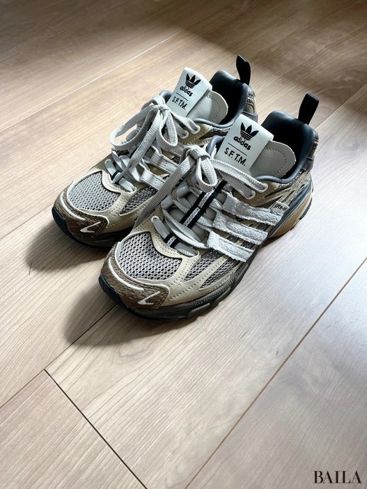 【アディダス】ファッション誌編集者が「買って正解」ニュアンスカラーのスニーカー (＠BAILA) - Yahoo!ニュース