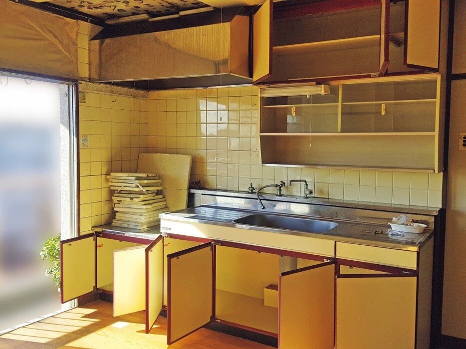 「ここに来てよかった」築50年団地・1LDKでかなえた理想空間。家事動線はキッチンで完結させる (ESSE-online) - Yahoo!ニュース