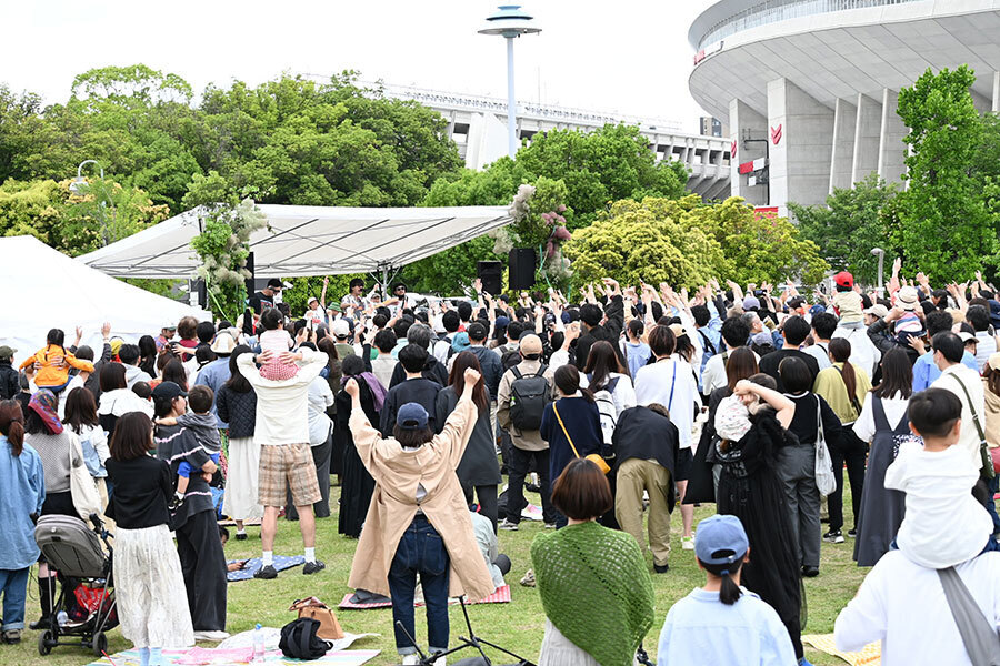 大阪・巨大公園で初の「無料」音楽祭、DENIMSなどが登場し会場ぶち上がり (Lmaga.jp) - Yahoo!ニュース