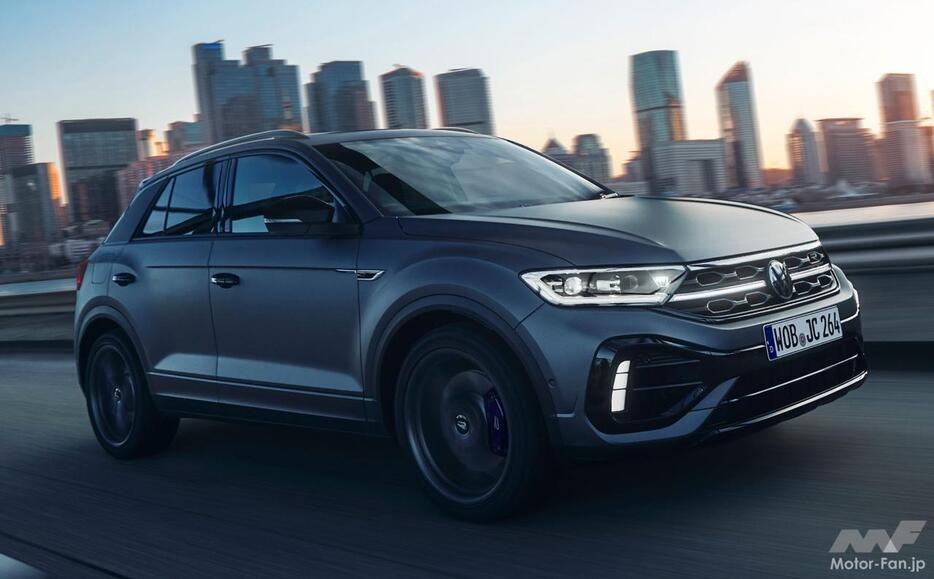 フォルクスワーゲンの高性能SUV「T-Roc R」に限定車「ブラックスタイルパフォーマンス」が登場！アクラポヴィッチ製チタンマフラーを初採用 (MotorFan) - Yahoo!ニュース