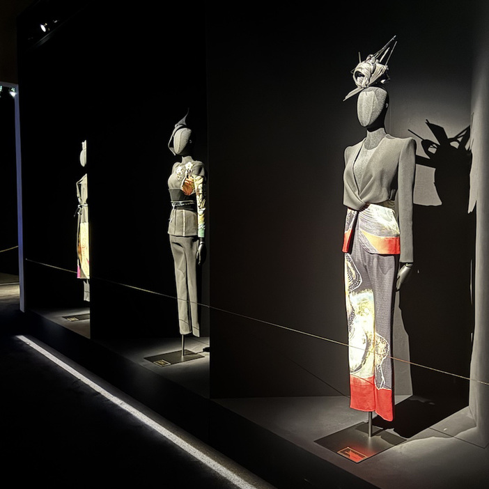 それぞれの20年 「アワーレガシー」の躍進、「ジョルジオ アルマーニ プリヴェ」の“美”の追究【2026年春夏メンズコレリポートVol.3】 (WWDJAPAN.com) - Yahoo!ニュース