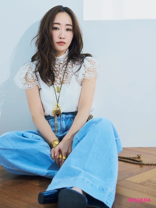 【神崎 恵さん】ブラウンメイクに異変あり！ ミントカラー合わせで一気に垢抜け (MAQUIA ONLINE) - Yahoo!ニュース