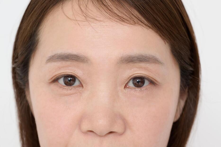 【40代、50代・魔法の若返りテク】優しい色のアイシャドウで「怖くない目ヂカラ」アップ！／広瀬あつこさんの幸せ顔をつくるメイクレッスン (OurAge) - Yahoo!ニュース