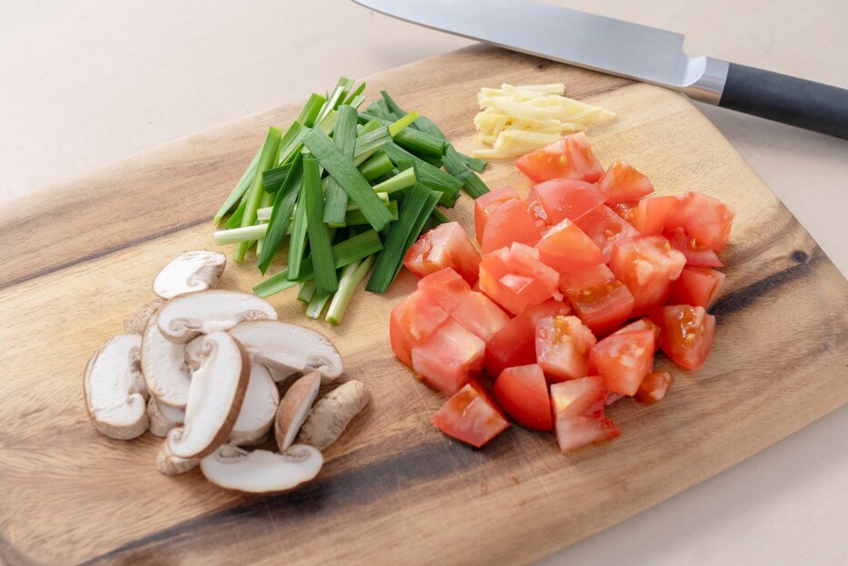 夏バテ気味でもするっと食べられる！豚肉とトマトのさっぱり「サンラータン風スープ」レシピ (ESSE-online) - Yahoo!ニュース