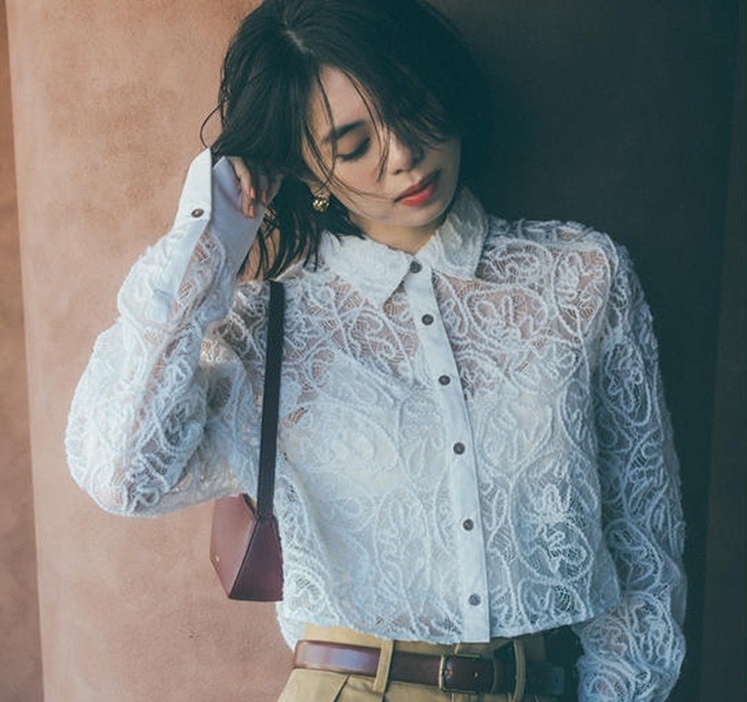 【大人の肌見せコーデ3選】今着るべきは透け感ブラックかホワイトのレース！ (＠BAILA) - Yahoo!ニュース