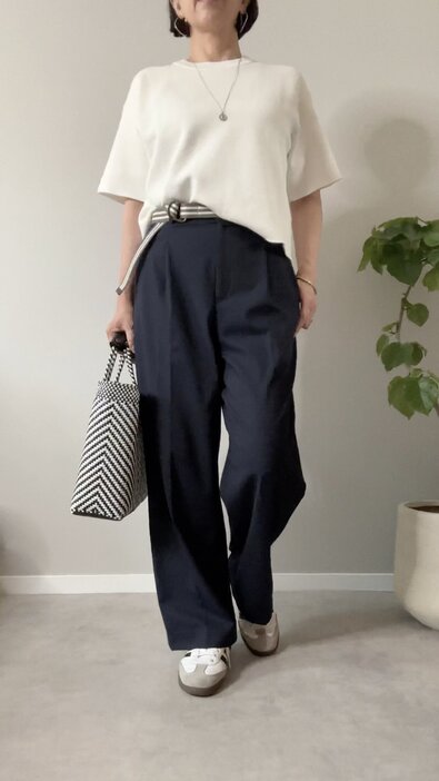 50代、「ユニクロの新作ニット」2990円が強い味方。体型カバー&キレイ見えコーデ3選 (ESSE-online) - Yahoo!ニュース