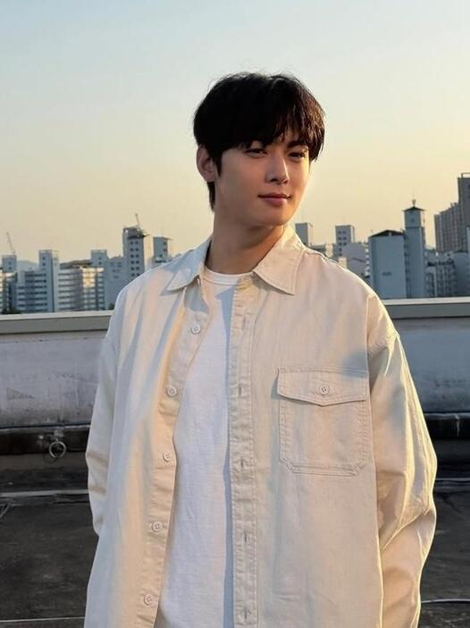 ASTRO チャウヌ、IUの収録曲「美人」MV撮影現場のビハインドショットを公開 (Kstyle) - Yahoo!ニュース