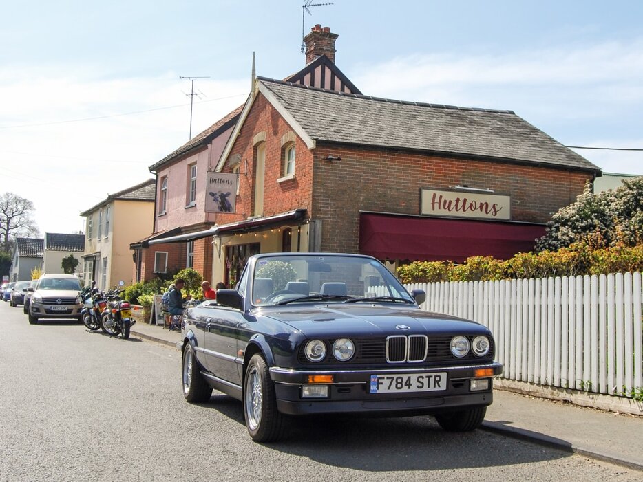 1989年BMW 320iコンバーチブルの異音が解消！｜『Octane』UKスタッフの愛車日記 (octane.jp) - Yahoo!ニュース