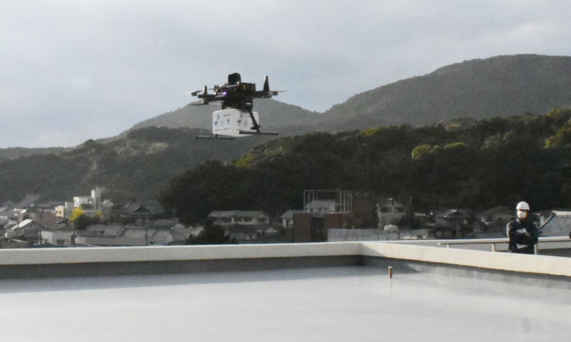 長崎の離島・新上五島町 でドローン医薬品配送 市街地上空を自由飛行、全国初 (西日本新聞) - Yahoo!ニュース