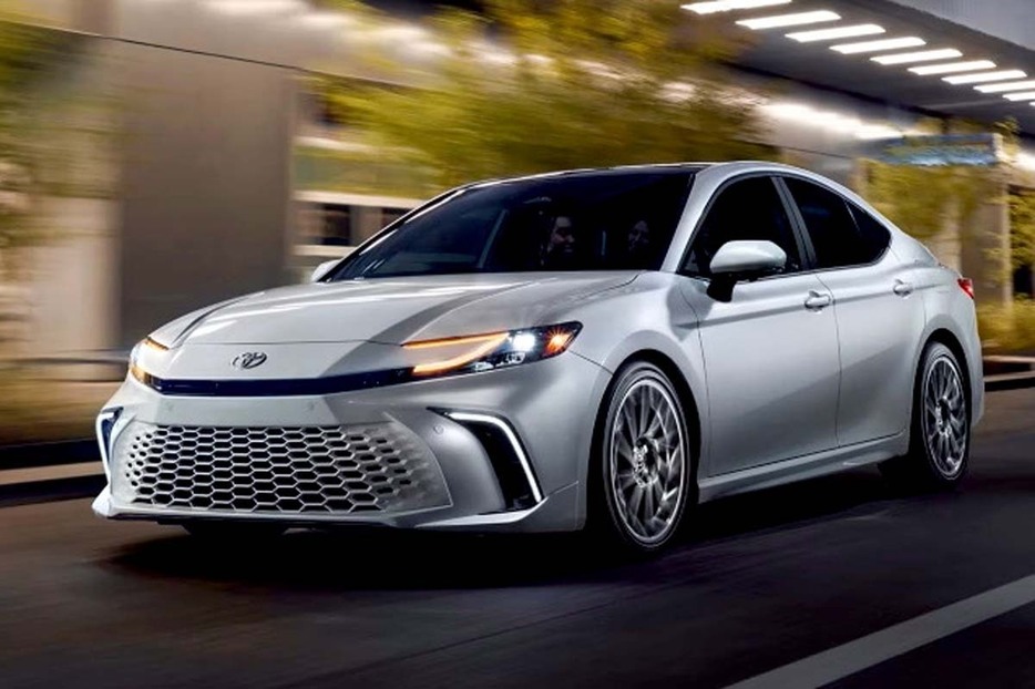 トヨタ「逆輸入」に現実味――大本命はカムリ？ 関税15%で揺れる国内セダン市場とは (Merkmal) - Yahoo!ニュース