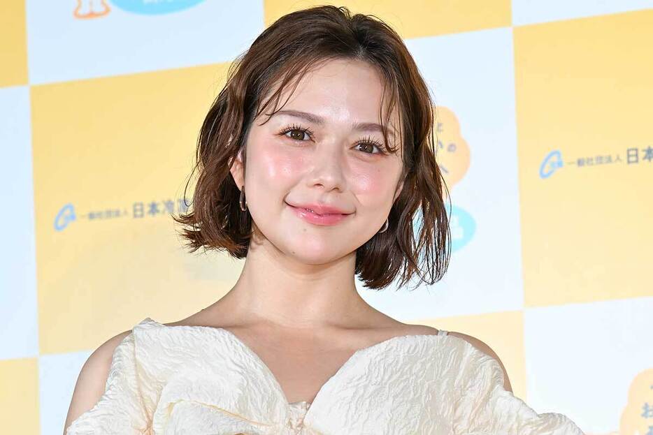 村重杏奈「ここまで短いのは初！」 バッサリ＆肩あらわに「女っぷりが…」「めっちゃいい!!」 (ENCOUNT) - Yahoo!ニュース