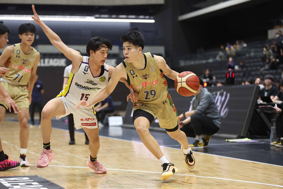 琉球 U18・宮里俊佑の現在地「勝ちに導けるPGを目指しています」[バスケ] (月刊バスケットボール) - Yahoo!ニュース