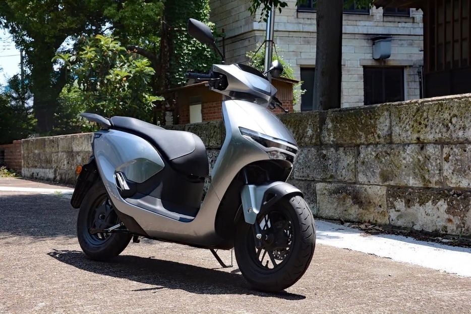 【話題の電動バイクに試乗】ホンダ「CUV e:」はエンジン車と比べて快適？スマホ連携の次世代スクーターに乗ってみた！ (MonoMax Web) - Yahoo!ニュース