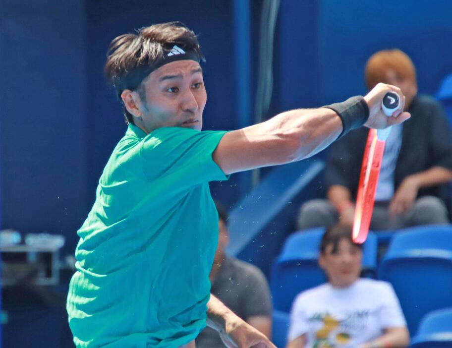 内山靖崇 19歳に快勝し初戦突破、ストレート勝ちで3年連続16強＜男子テニス＞ (tennis365.net) - Yahoo!ニュース