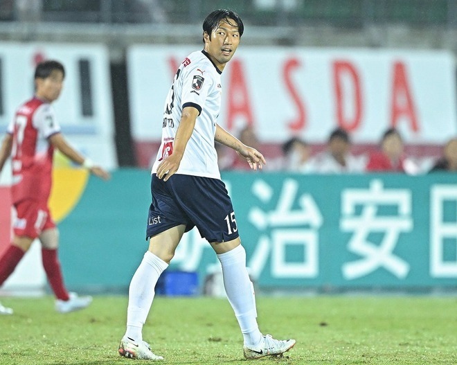 J2降格が決まり、目標なき残り2試合「人間力を試されているんじゃないかな」。横浜FCの伊藤翔は「やるんだったら全力で」 (SOCCER DIGEST Web) - Yahoo!ニュース