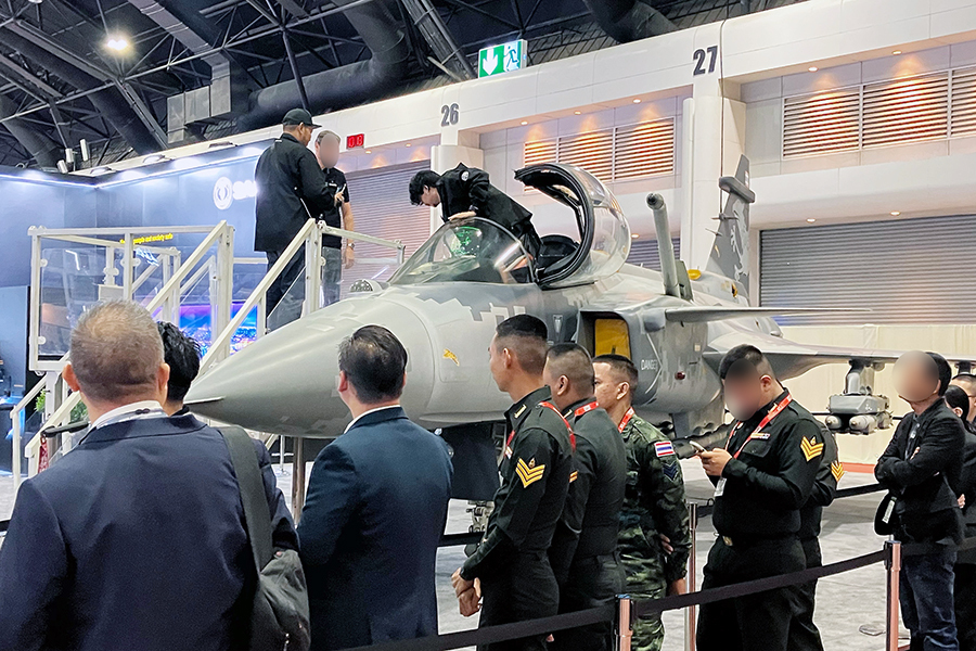 「これが次の戦闘機か～」展示会で長蛇の列！ アメリカ製は閑古鳥 ただ「その次」はライバル多数!? まだまだ変わるタイの戦闘機 (乗りものニュース) - Yahoo!ニュース