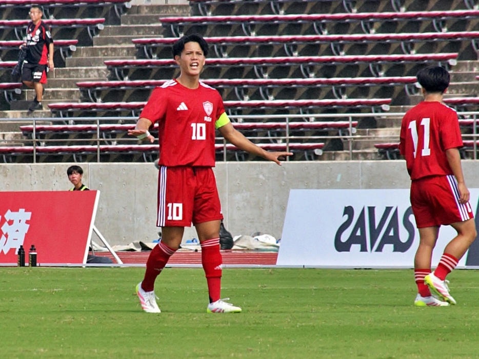 [MOM5312]那覇西MF具志堅洸(3年)_ピッチの中心で仲間を導き続ける精神的支柱、1G1Aの活躍で2連覇の立役者に!! (ゲキサカ) - Yahoo!ニュース