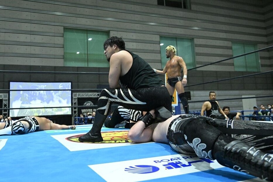 成田蓮＆SANADA組、無法の限りを尽くしてIWGPタッグ王者K.O.Bを「ノックアウト」！ H.O.Tが悪の連携で初白星 (プロレスTODAY) - Yahoo!ニュース