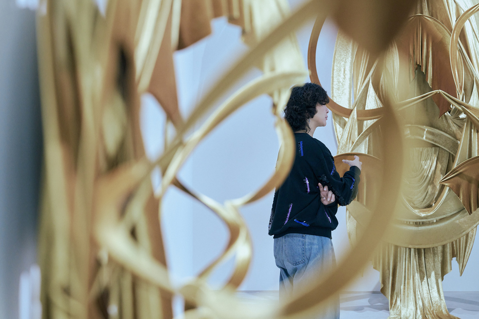 【リュウノスケオカザキ×藪前知子】ファッションとアートの境界ってまだ必要ですか？ (FASHIONSNAP) - Yahoo!ニュース