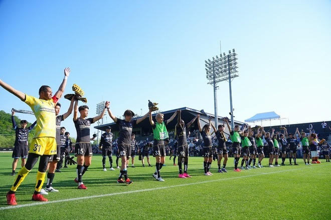 「こんなチーム今まであった？」「えぐすぎるな」J3初年度でJ2初昇格！ 偉業達成の栃木シティに反響続々！「強すぎるよ」 (SOCCER DIGEST Web) - Yahoo!ニュース