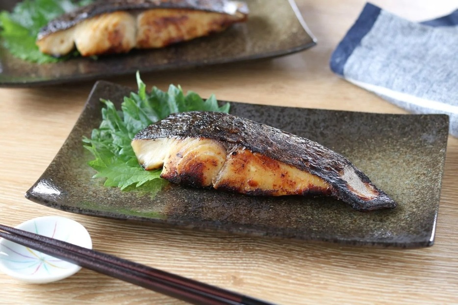 漬けて焼くだけ！「さわらの西京焼き」ぶり・鮭などでも【フライパンでパパッと魚料理＃16】 (kufura) - Yahoo!ニュース
