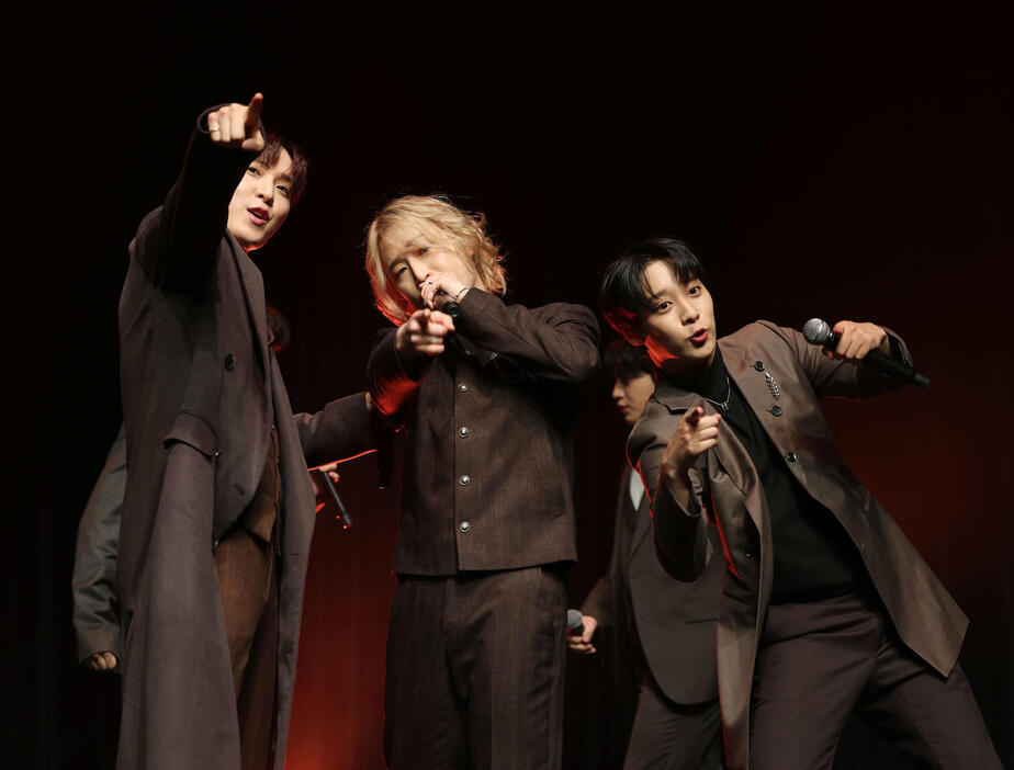 新グループEPIC TRAVELSお披露目 1年で100公演開催計画「いっぱい連れてきて」 (日刊スポーツ) - Yahoo!ニュース