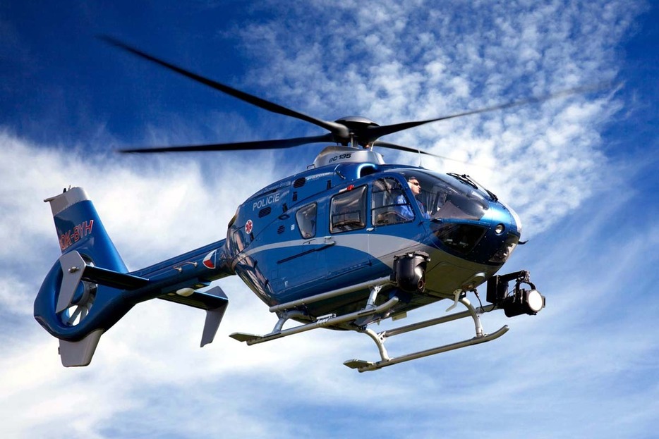 ヘリ前方の「ひも」の正体とは――100年以上現役、航空安全と運航効率を支えるヨーストリングの知られざる効果 (Merkmal) - Yahoo!ニュース