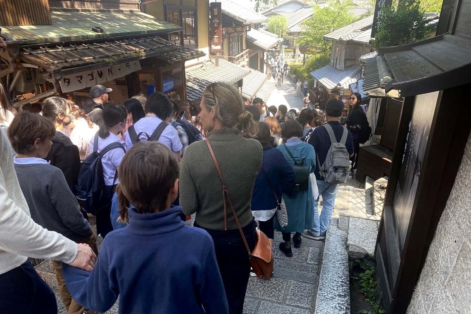 「きょうも大行列や」 インバウンドばかりで乗れない「京都市民」自動運転に託すバス再生の希望 (Merkmal) - Yahoo!ニュース