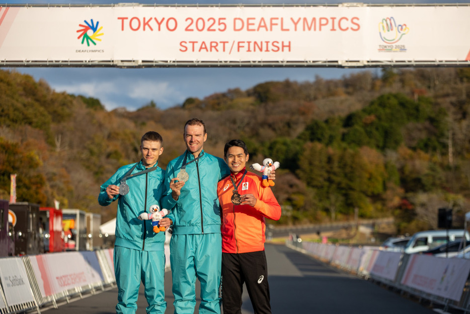 藤本六三志、デフリンピック自転車競技 個人ロードで銅メダル 競技歴1年半の新星が“静かな大舞台”で躍動 (FUNQ) - Yahoo!ニュース